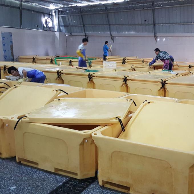 300L Rotomolded Cooler Box , Fishing Chilly Bin With PU Insulation