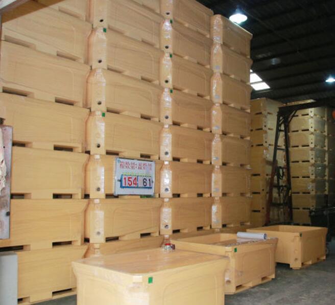 300L Rotomolded Cooler Box , Fishing Chilly Bin With PU Insulation